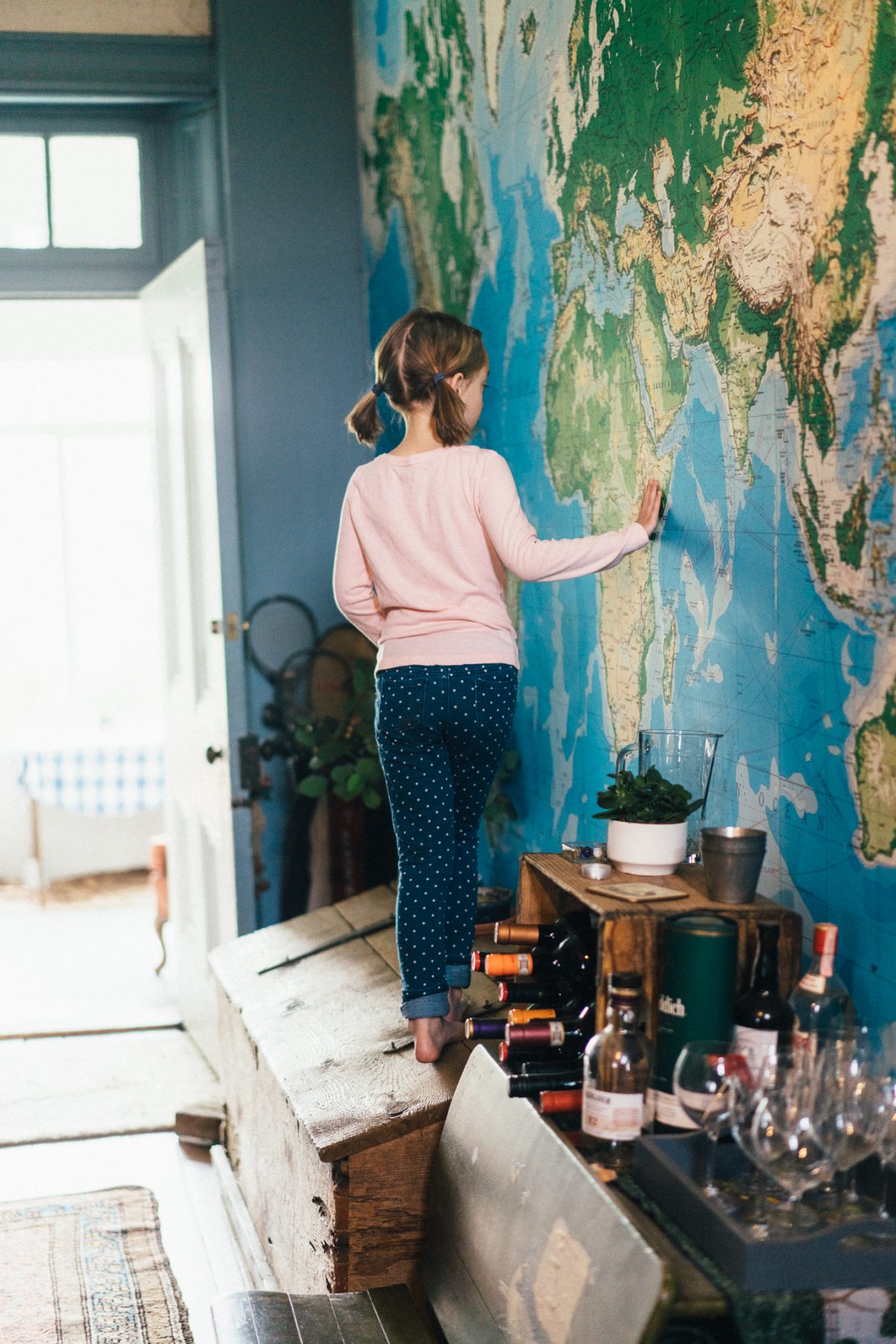Our giant map wall mural - MommyCoddle